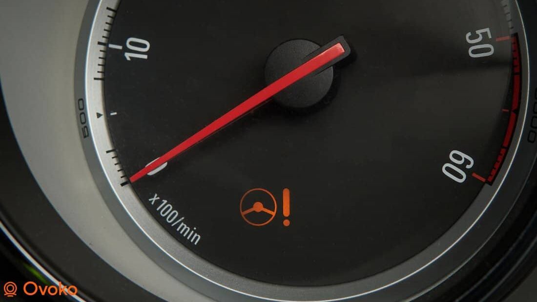 Voyant volant orange : causes et solutions | Ovoko